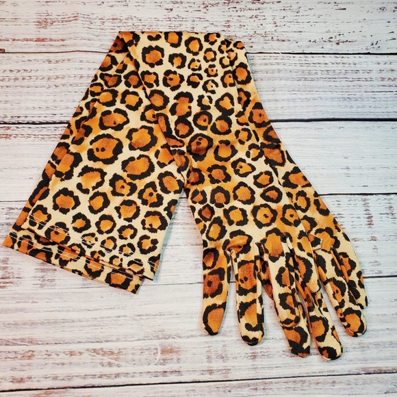 Seek Smile | Accessories | Leopard Spandex Gloves | Poshmark